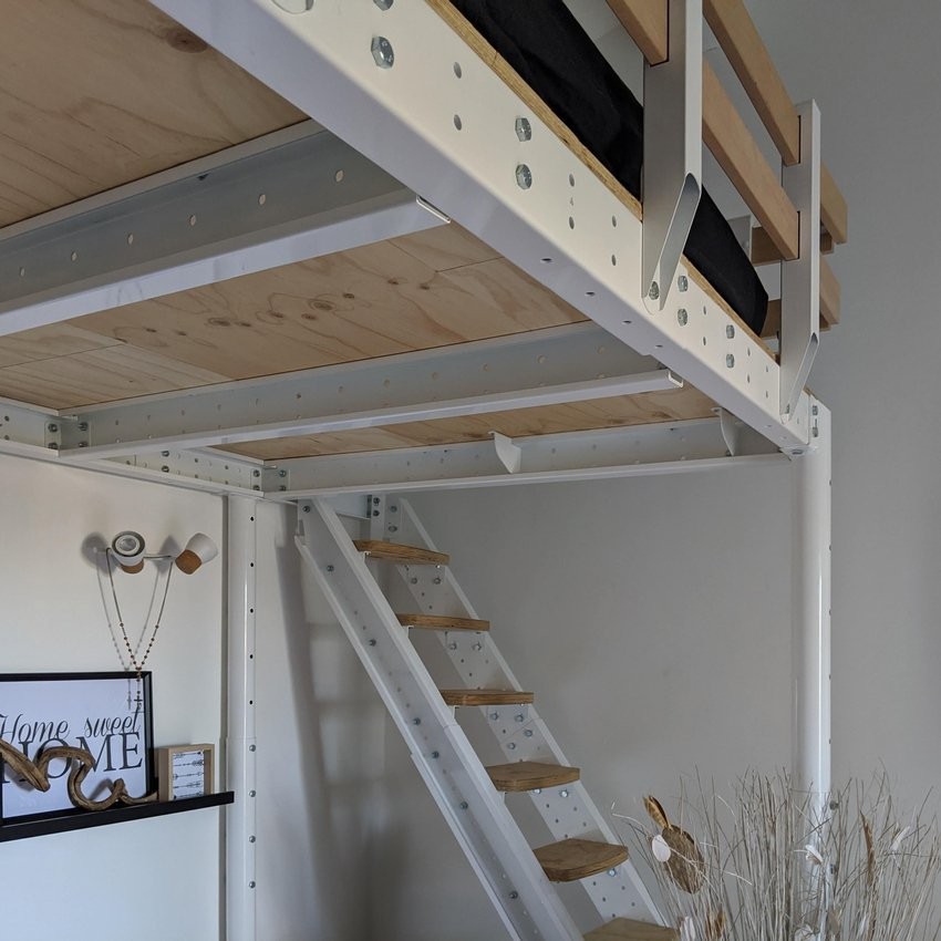 Loft bed with lateral stairs TS 8 | TECROSTAR